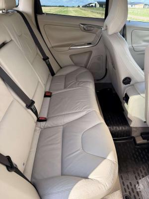 Black Volvo XC60 2013 in Marijampole, with an engine capacity of 3.19 L and mileage of 165 thousand km for 8399 €, photo 29 on AUTOMOTO.COM.LV