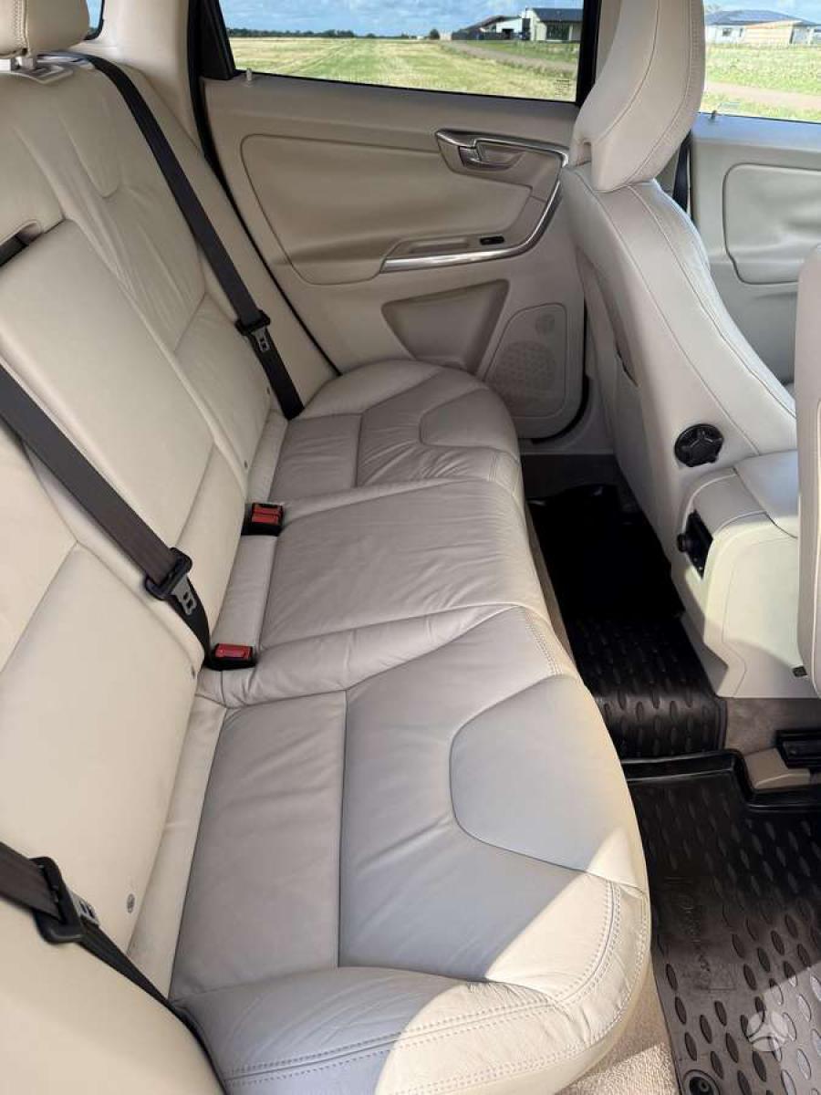 Black Volvo XC60 2013 in Marijampole, with an engine capacity of 3.19 L and mileage of 165 thousand km for 8399 €, photo 29 on AUTOMOTO.COM.LV