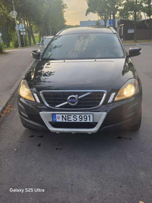Melns Volvo XC60 2013 Viļņa, ar dzinēja tilpumu 3.00 L un nobraukumu 275 tūkst. km par 8500 €, foto 1 vietnē AUTOMOTO.COM.LV