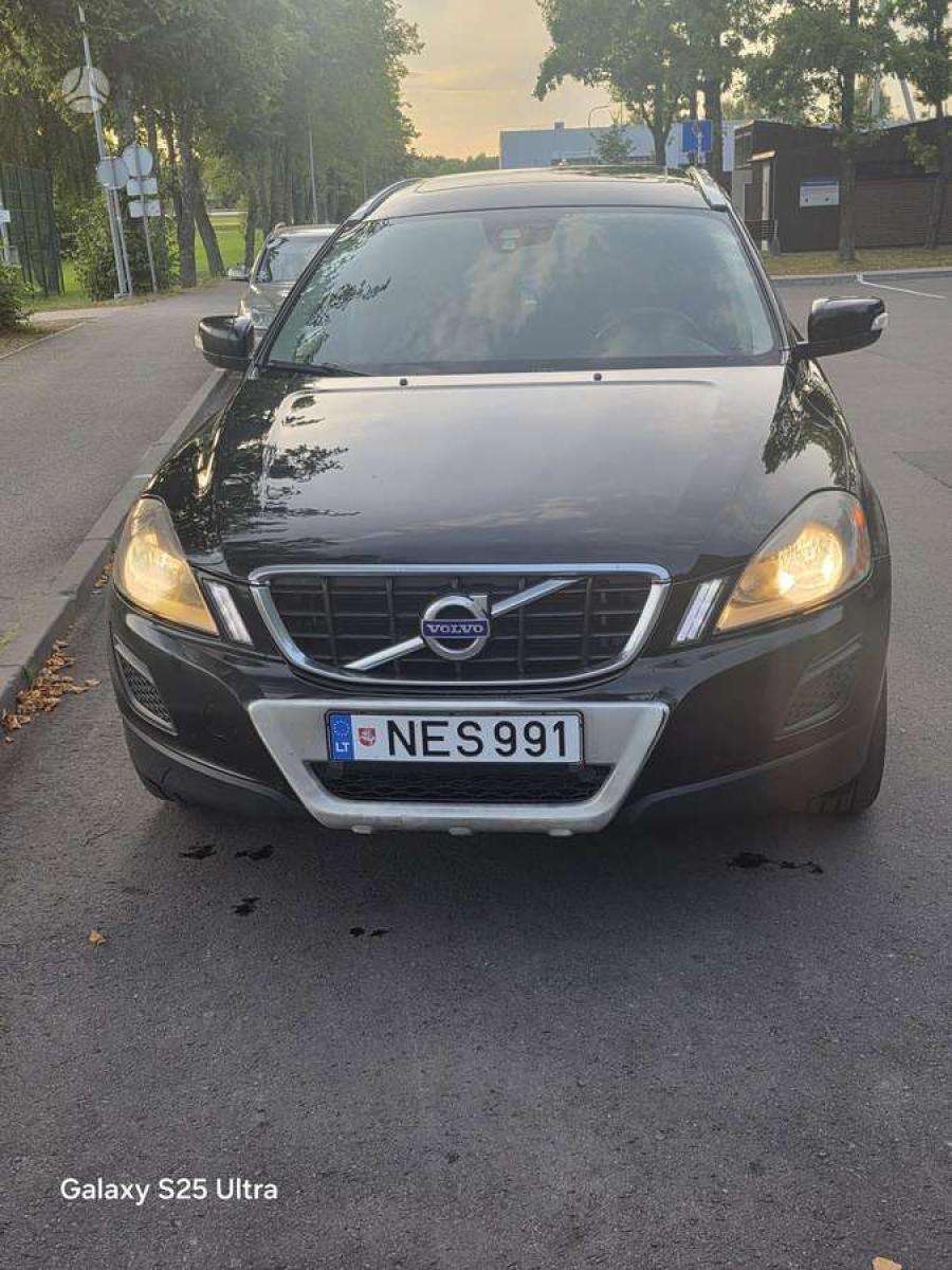 Melns Volvo XC60 2013 Viļņa, ar dzinēja tilpumu 3.00 L un nobraukumu 275 tūkst. km par 8500 €, foto 1 vietnē AUTOMOTO.COM.LV
