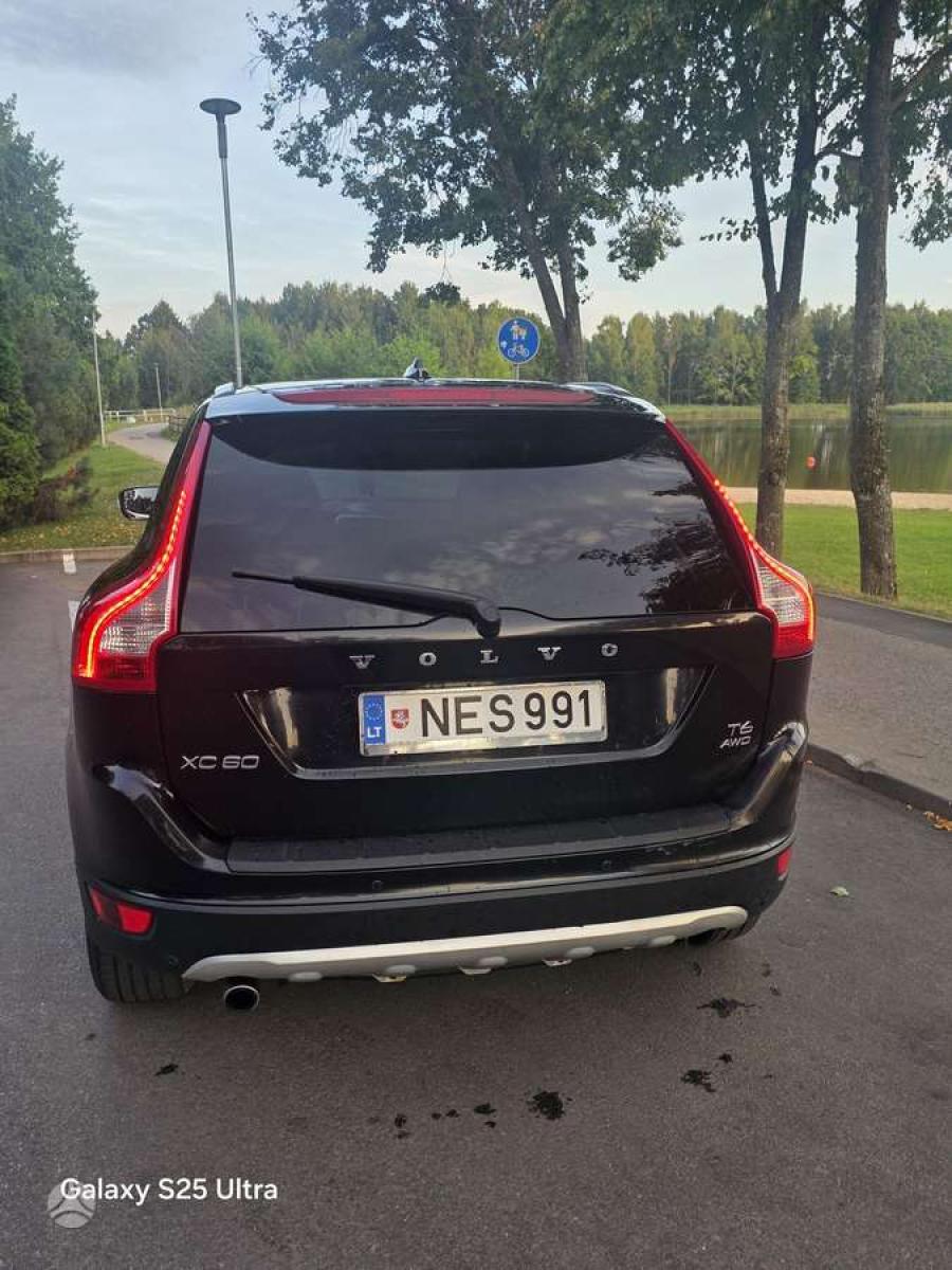 Melns Volvo XC60 2013 Viļņa, ar dzinēja tilpumu 3.00 L un nobraukumu 275 tūkst. km par 8500 €, foto 3 vietnē AUTOMOTO.COM.LV