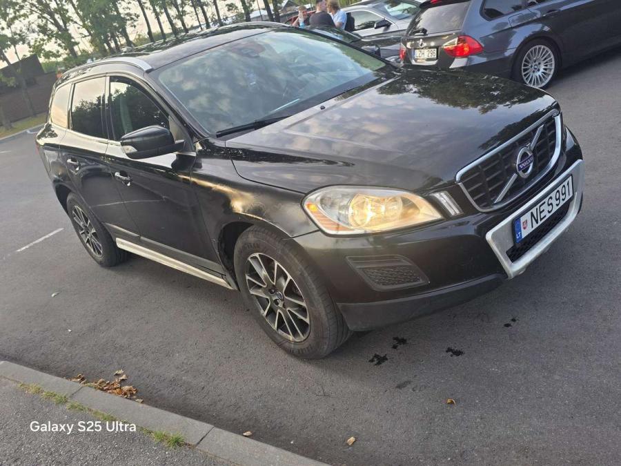 Melns Volvo XC60 2013 Viļņa, ar dzinēja tilpumu 3.00 L un nobraukumu 275 tūkst. km par 8500 €, foto 5 vietnē AUTOMOTO.COM.LV