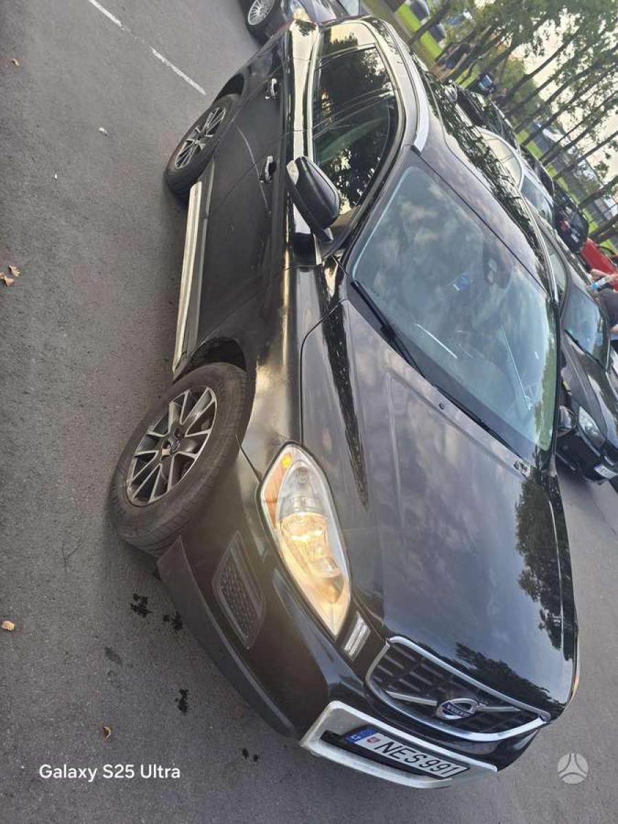 Melns Volvo XC60 2013 Viļņa, ar dzinēja tilpumu 3.00 L un nobraukumu 275 tūkst. km par 8500 €, foto 8 vietnē AUTOMOTO.COM.LV