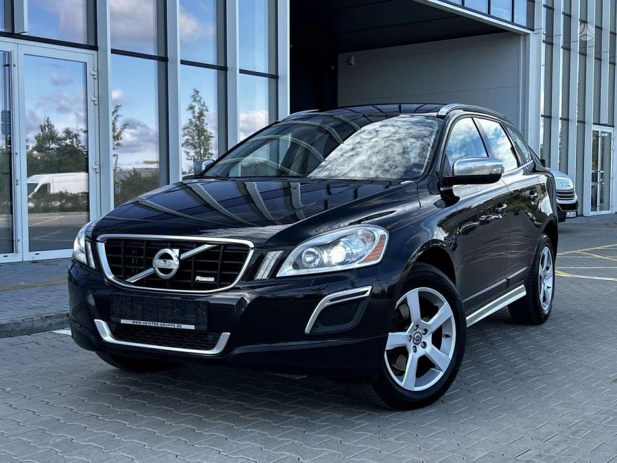 Melns Volvo XC60 2013 Viļņa, ar dzinēja tilpumu 2.00 L un nobraukumu 281 tūkst. km par 8199 €, foto 1 vietnē AUTOMOTO.COM.LV