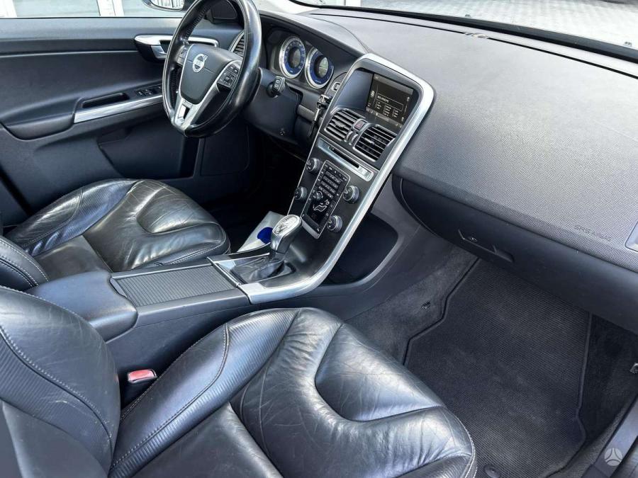 Melns Volvo XC60 2013 Viļņa, ar dzinēja tilpumu 2.00 L un nobraukumu 281 tūkst. km par 8199 €, foto 13 vietnē AUTOMOTO.COM.LV