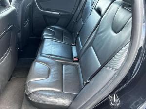 Melns Volvo XC60 2013 Viļņa, ar dzinēja tilpumu 2.00 L un nobraukumu 281 tūkst. km par 8199 €, foto 14 vietnē AUTOMOTO.COM.LV
