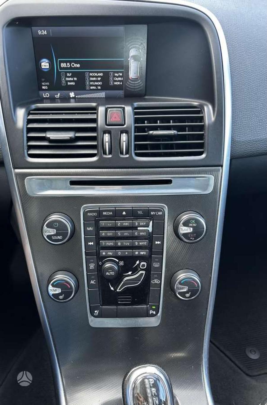 Melns Volvo XC60 2013 Viļņa, ar dzinēja tilpumu 2.00 L un nobraukumu 281 tūkst. km par 8199 €, foto 16 vietnē AUTOMOTO.COM.LV