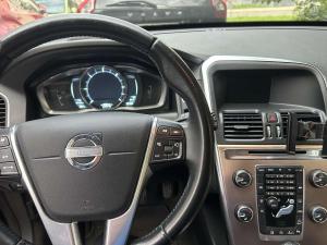 Black Volvo XC60 2013 in Trakai, with an engine capacity of 2.40 L and mileage of 306 thousand km for 12200 €, photo 4 on AUTOMOTO.COM.LV