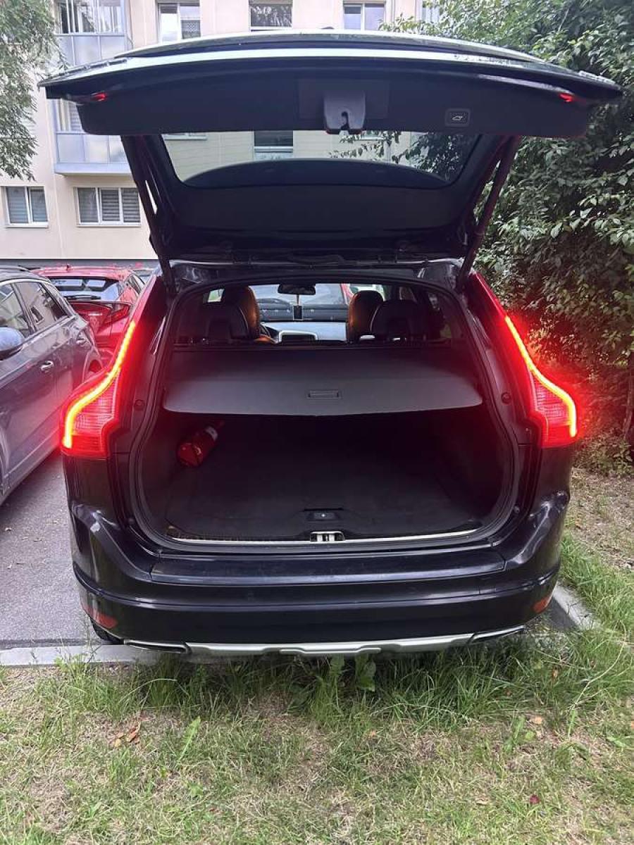 Black Volvo XC60 2013 in Trakai, with an engine capacity of 2.40 L and mileage of 306 thousand km for 12200 €, photo 7 on AUTOMOTO.COM.LV