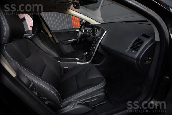 Black Volvo XC60 2013 in Jelgava, with an engine capacity of 2.40 L and mileage of 0 thousand km for 6400 €, photo 8 on AUTOMOTO.COM.LV