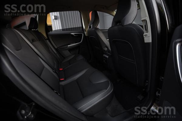 Black Volvo XC60 2013 in Jelgava, with an engine capacity of 2.40 L and mileage of 0 thousand km for 6400 €, photo 9 on AUTOMOTO.COM.LV