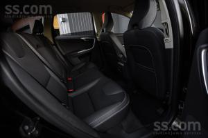 Black Volvo XC60 2013 in Jelgava, with an engine capacity of 2.40 L and mileage of 0 thousand km for 6400 €, photo 9 on AUTOMOTO.COM.LV