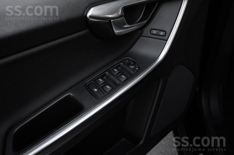 Black Volvo XC60 2013 in Jelgava, with an engine capacity of 2.40 L and mileage of 0 thousand km for 6400 €, photo 14 on AUTOMOTO.COM.LV