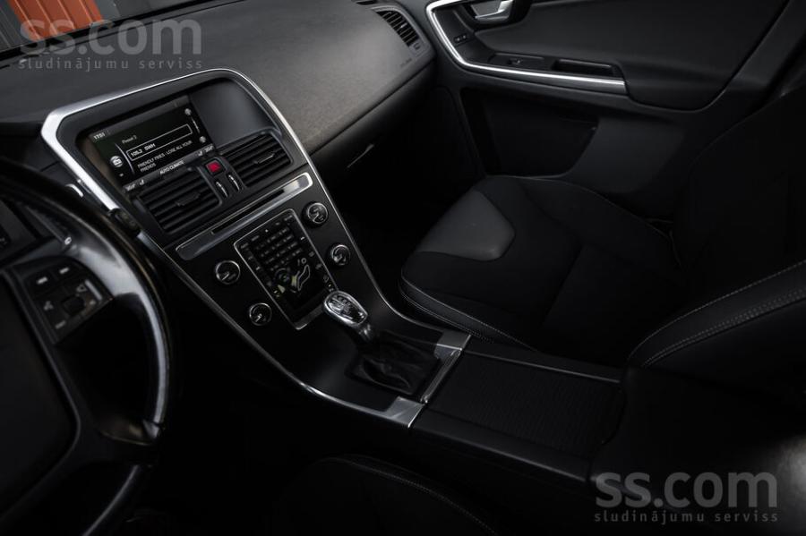 Black Volvo XC60 2013 in Jelgava, with an engine capacity of 2.40 L and mileage of 0 thousand km for 6400 €, photo 16 on AUTOMOTO.COM.LV