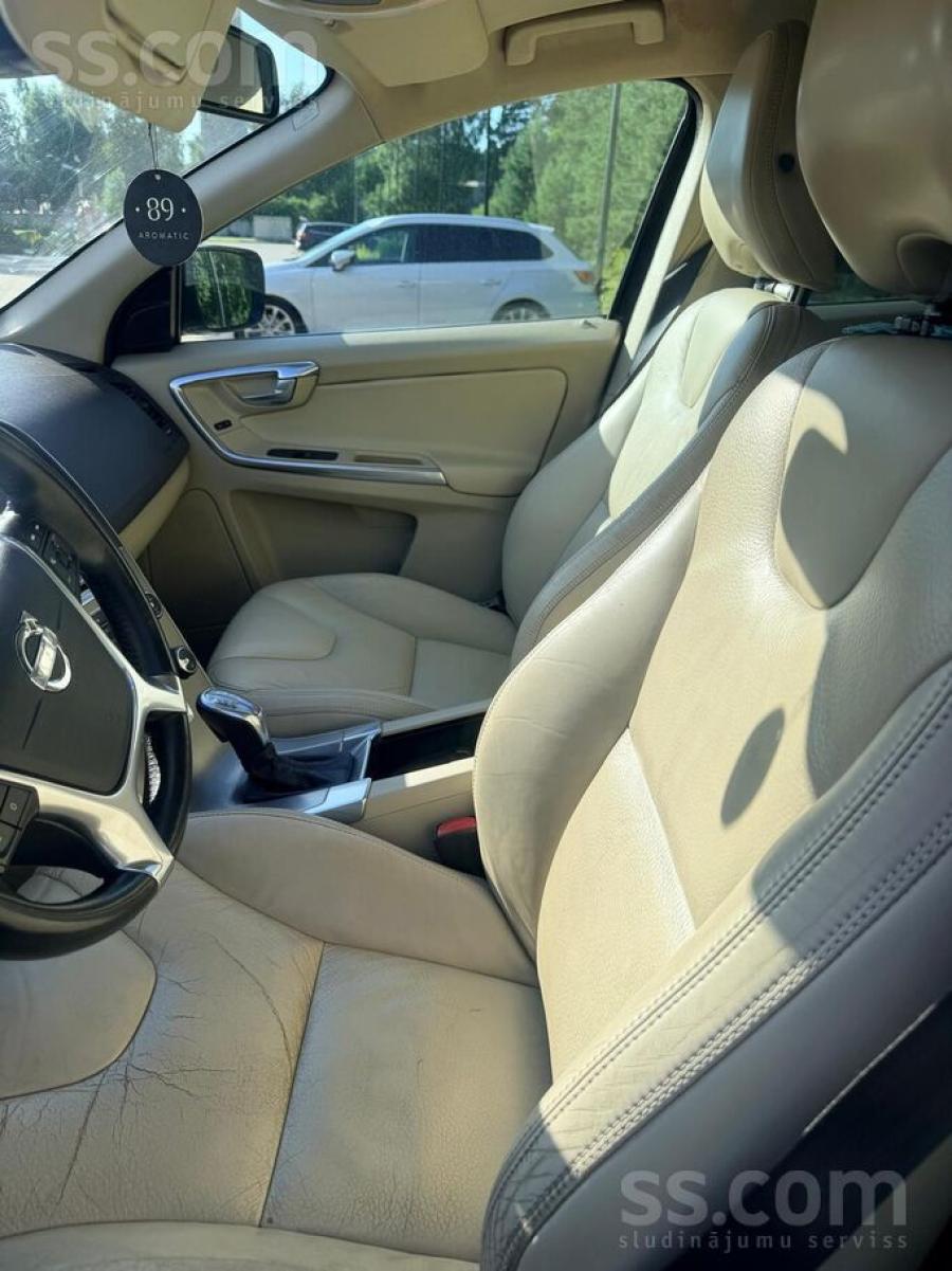 Melns Volvo XC60 2013 Rīga, ar dzinēja tilpumu 2.40 L un nobraukumu 257 tūkst. km par 11300 €, foto 9 vietnē AUTOMOTO.COM.LV