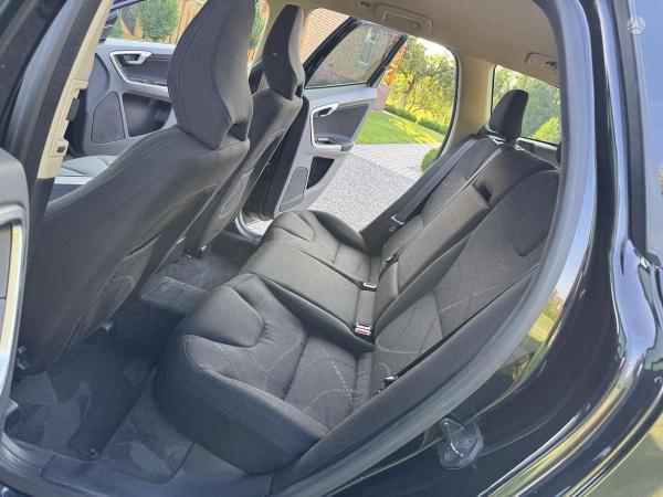 Black Volvo XC60 2013 in Alytus, with an engine capacity of 1.98 L and mileage of 219 thousand km for 9399 €, photo 9 on AUTOMOTO.COM.LV