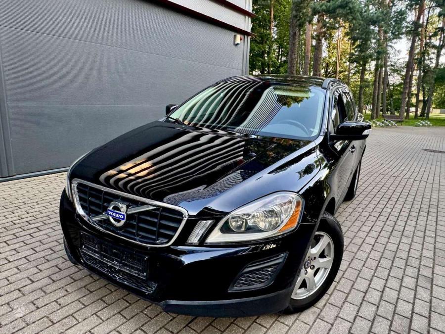 Black Volvo XC60 2013 in Alytus, with an engine capacity of 1.98 L and mileage of 219 thousand km for 9399 €, photo 17 on AUTOMOTO.COM.LV