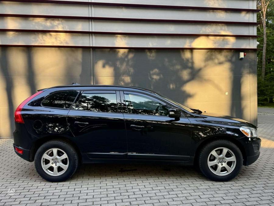 Black Volvo XC60 2013 in Alytus, with an engine capacity of 1.98 L and mileage of 219 thousand km for 9399 €, photo 26 on AUTOMOTO.COM.LV