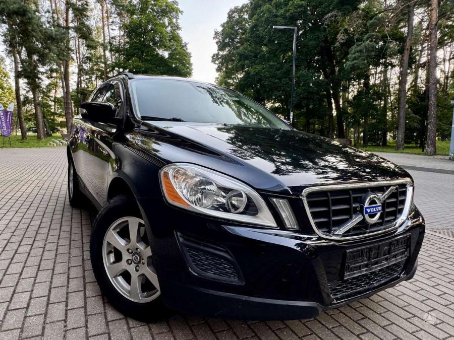 Black Volvo XC60 2013 in Alytus, with an engine capacity of 1.98 L and mileage of 219 thousand km for 9399 €, photo 32 on AUTOMOTO.COM.LV