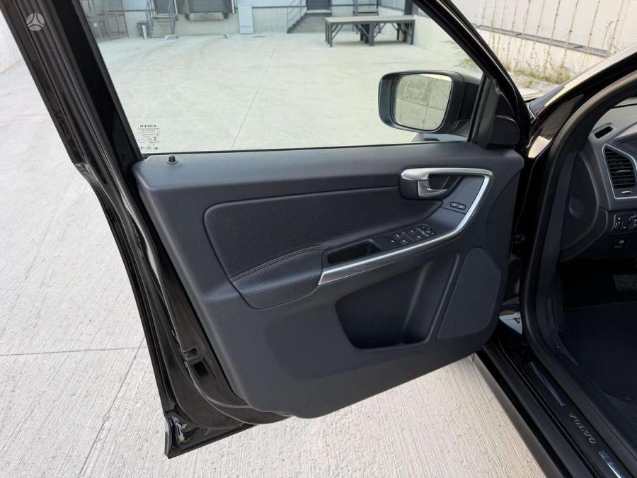 Melns Volvo XC60 2013 Utena, ar dzinēja tilpumu 2.40 L un nobraukumu 308 tūkst. km par 11950 €, foto 27 vietnē AUTOMOTO.COM.LV