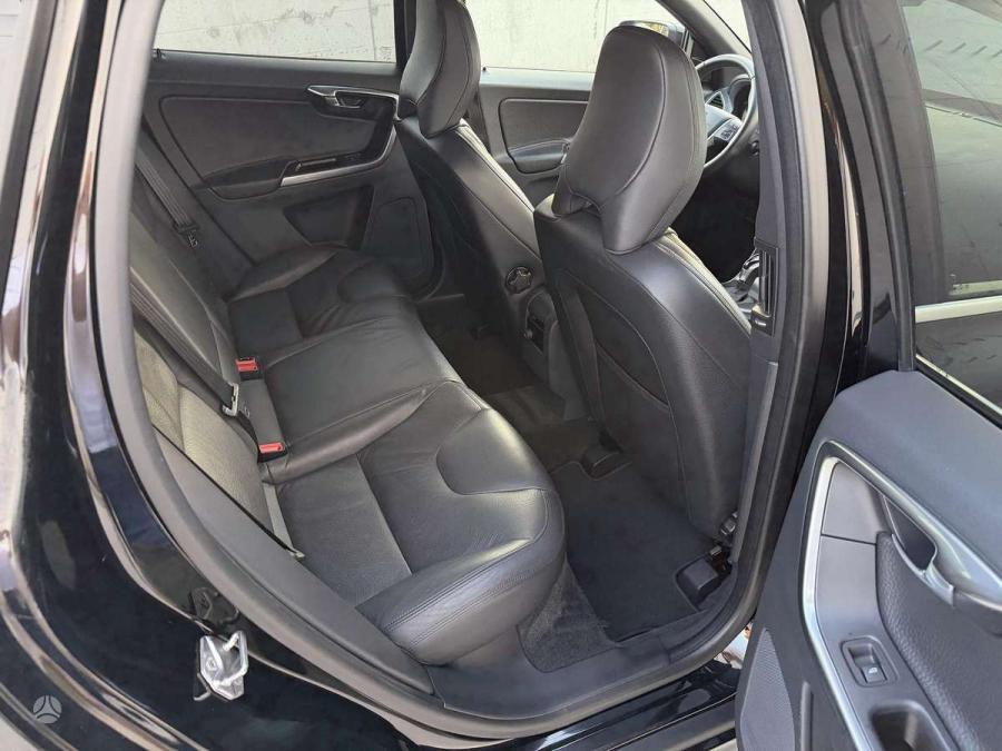 Melns Volvo XC60 2013 Utena, ar dzinēja tilpumu 2.40 L un nobraukumu 308 tūkst. km par 11950 €, foto 33 vietnē AUTOMOTO.COM.LV