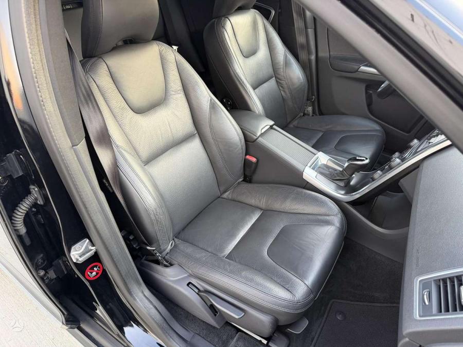 Melns Volvo XC60 2013 Utena, ar dzinēja tilpumu 2.40 L un nobraukumu 308 tūkst. km par 11950 €, foto 35 vietnē AUTOMOTO.COM.LV