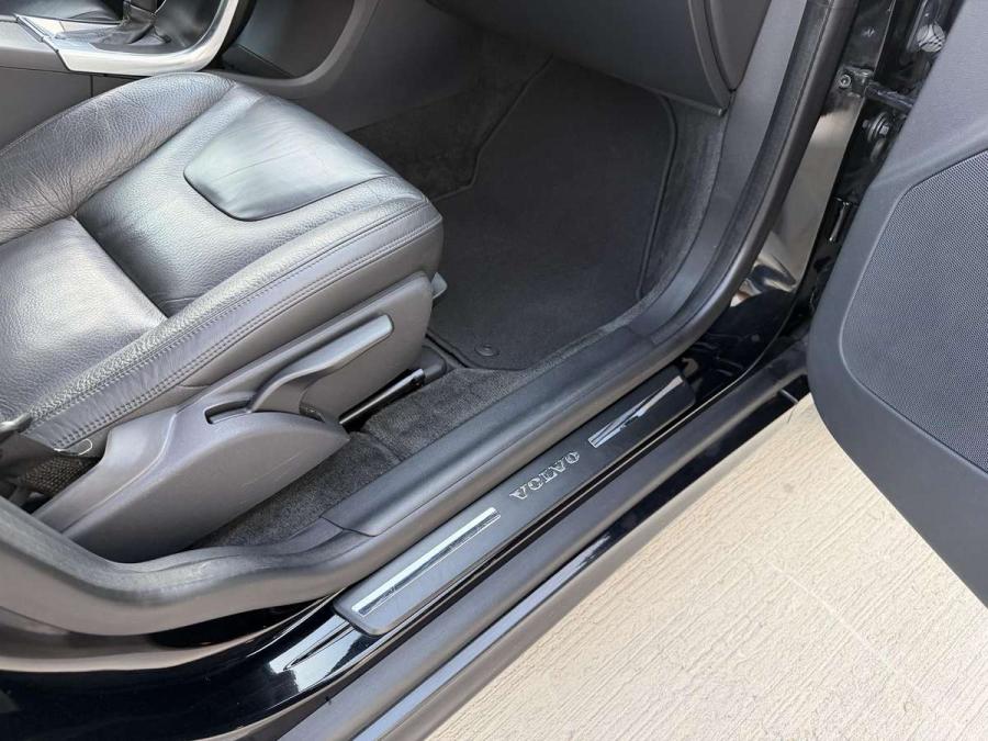 Melns Volvo XC60 2013 Utena, ar dzinēja tilpumu 2.40 L un nobraukumu 308 tūkst. km par 11950 €, foto 36 vietnē AUTOMOTO.COM.LV