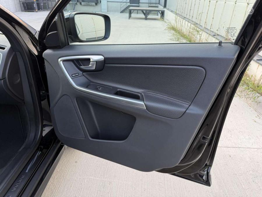 Melns Volvo XC60 2013 Utena, ar dzinēja tilpumu 2.40 L un nobraukumu 308 tūkst. km par 11950 €, foto 37 vietnē AUTOMOTO.COM.LV
