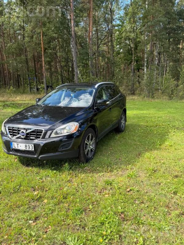 Black Volvo XC60 2013 in Riga, with an engine capacity of 2.40 L and mileage of 378 thousand km for 7300 €, photo 1 on AUTOMOTO.COM.LV