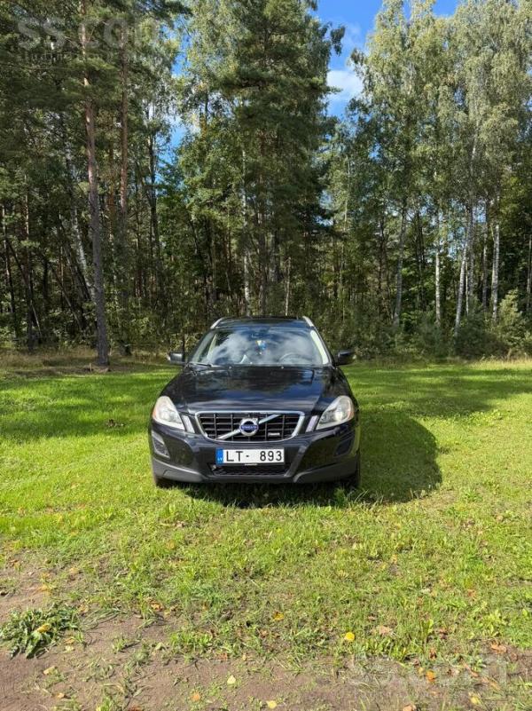 Black Volvo XC60 2013 in Riga, with an engine capacity of 2.40 L and mileage of 378 thousand km for 7300 €, photo 3 on AUTOMOTO.COM.LV