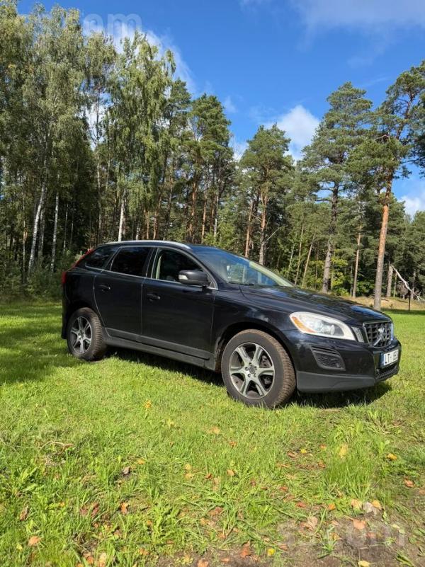Black Volvo XC60 2013 in Riga, with an engine capacity of 2.40 L and mileage of 378 thousand km for 7300 €, photo 5 on AUTOMOTO.COM.LV