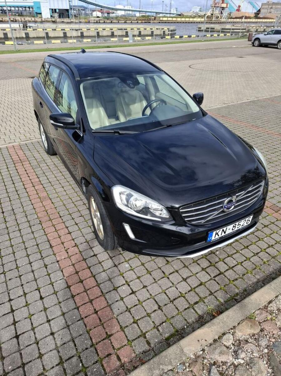 Black Volvo XC60 2013 in Ventspils, with an engine capacity of 2.40 L and mileage of 0 thousand km for 8500 €, photo 4 on AUTOMOTO.COM.LV