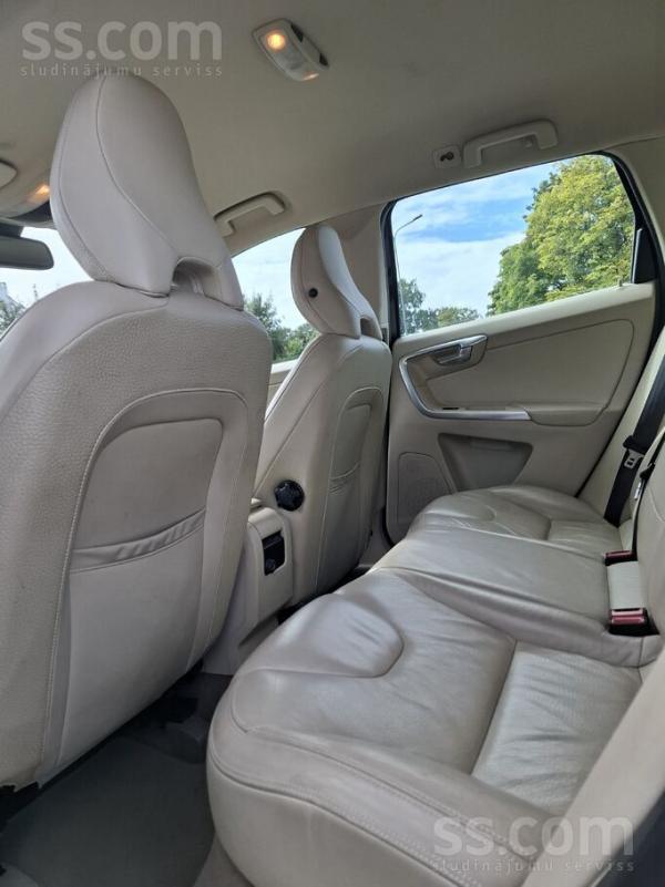 Black Volvo XC60 2013 in Ventspils, with an engine capacity of 2.40 L and mileage of 0 thousand km for 8500 €, photo 7 on AUTOMOTO.COM.LV