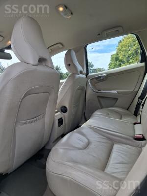 Black Volvo XC60 2013 in Ventspils, with an engine capacity of 2.40 L and mileage of 0 thousand km for 8500 €, photo 7 on AUTOMOTO.COM.LV