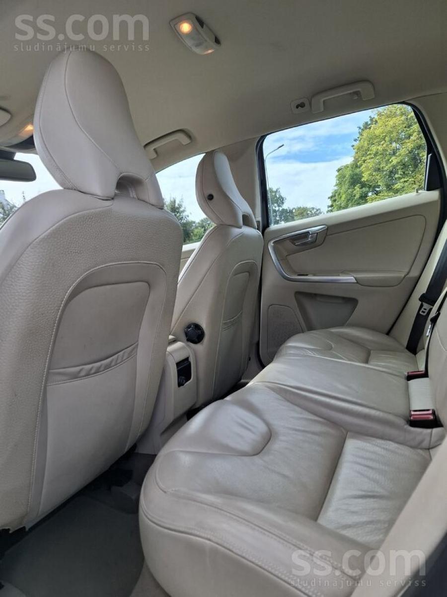 Black Volvo XC60 2013 in Ventspils, with an engine capacity of 2.40 L and mileage of 0 thousand km for 8500 €, photo 7 on AUTOMOTO.COM.LV