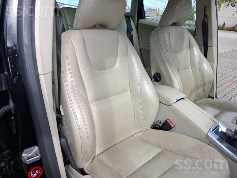 Black Volvo XC60 2013 in Ventspils, with an engine capacity of 2.40 L and mileage of 0 thousand km for 8500 €, photo 8 on AUTOMOTO.COM.LV