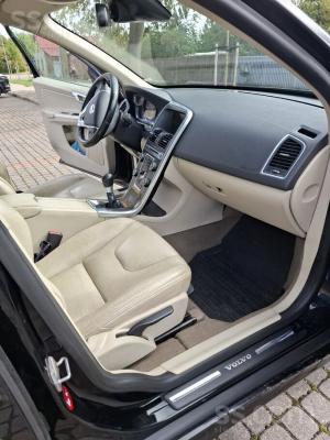 Black Volvo XC60 2013 in Ventspils, with an engine capacity of 2.40 L and mileage of 0 thousand km for 8500 €, photo 9 on AUTOMOTO.COM.LV