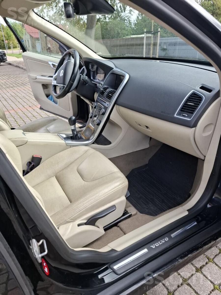 Black Volvo XC60 2013 in Ventspils, with an engine capacity of 2.40 L and mileage of 0 thousand km for 8500 €, photo 9 on AUTOMOTO.COM.LV