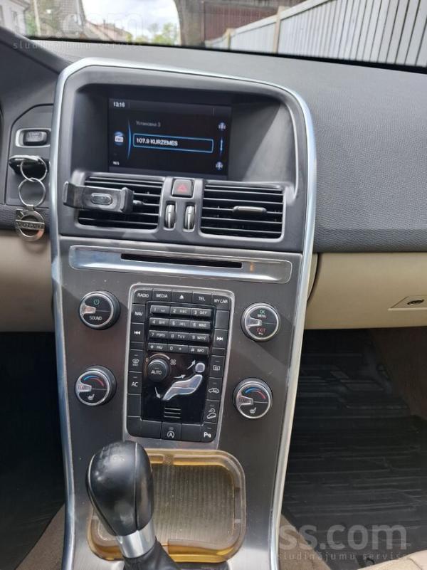 Black Volvo XC60 2013 in Ventspils, with an engine capacity of 2.40 L and mileage of 0 thousand km for 8500 €, photo 11 on AUTOMOTO.COM.LV