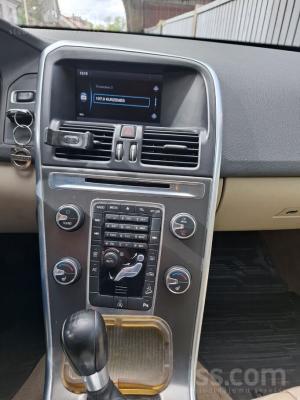 Black Volvo XC60 2013 in Ventspils, with an engine capacity of 2.40 L and mileage of 0 thousand km for 8500 €, photo 11 on AUTOMOTO.COM.LV