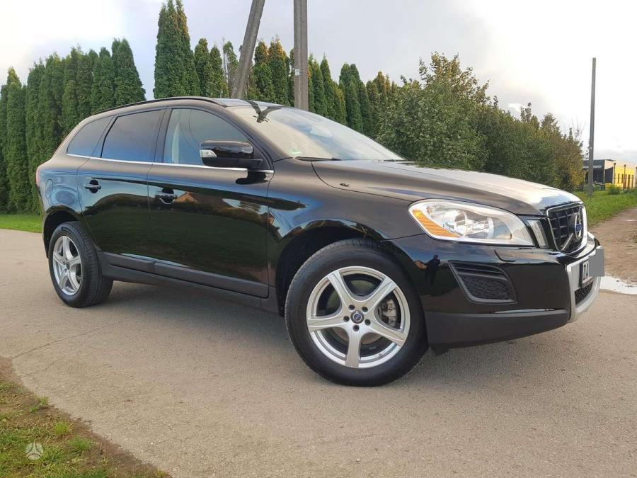 Black Volvo XC60 2013 in Pakruojis, with an engine capacity of 2.00 L and mileage of 206 thousand km for 10699 €, photo 3 on AUTOMOTO.COM.LV
