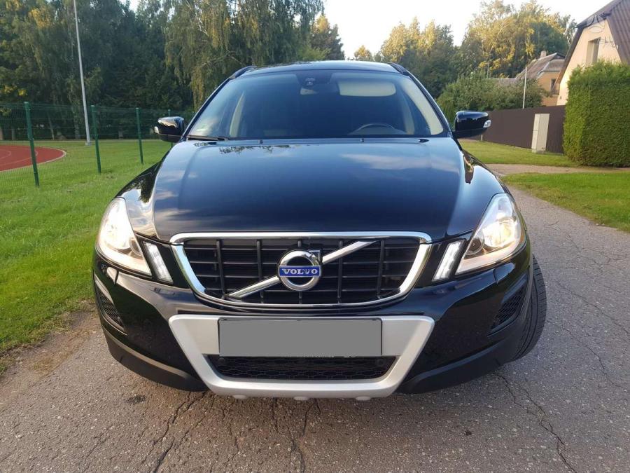 Black Volvo XC60 2013 in Pakruojis, with an engine capacity of 2.00 L and mileage of 206 thousand km for 10699 €, photo 6 on AUTOMOTO.COM.LV