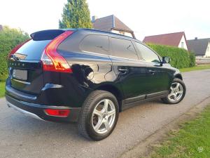 Black Volvo XC60 2013 in Pakruojis, with an engine capacity of 2.00 L and mileage of 206 thousand km for 10699 €, photo 8 on AUTOMOTO.COM.LV