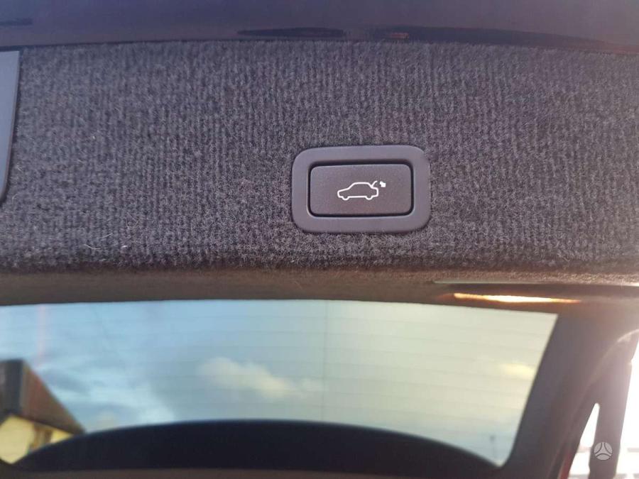 Black Volvo XC60 2013 in Pakruojis, with an engine capacity of 2.00 L and mileage of 206 thousand km for 10699 €, photo 12 on AUTOMOTO.COM.LV