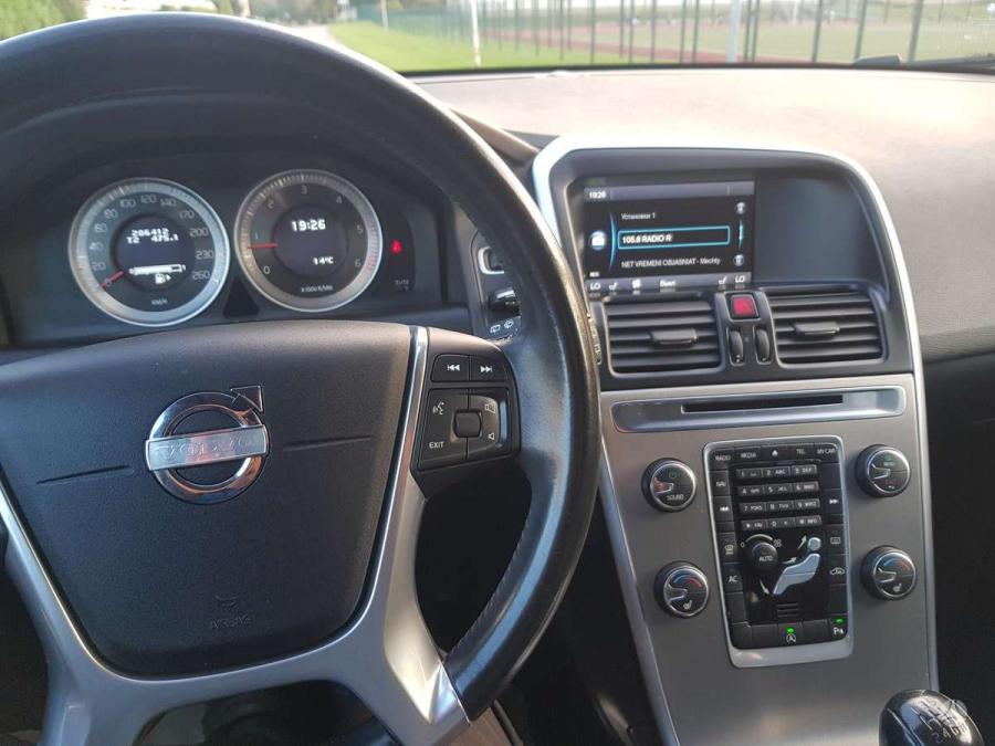 Black Volvo XC60 2013 in Pakruojis, with an engine capacity of 2.00 L and mileage of 206 thousand km for 10699 €, photo 15 on AUTOMOTO.COM.LV