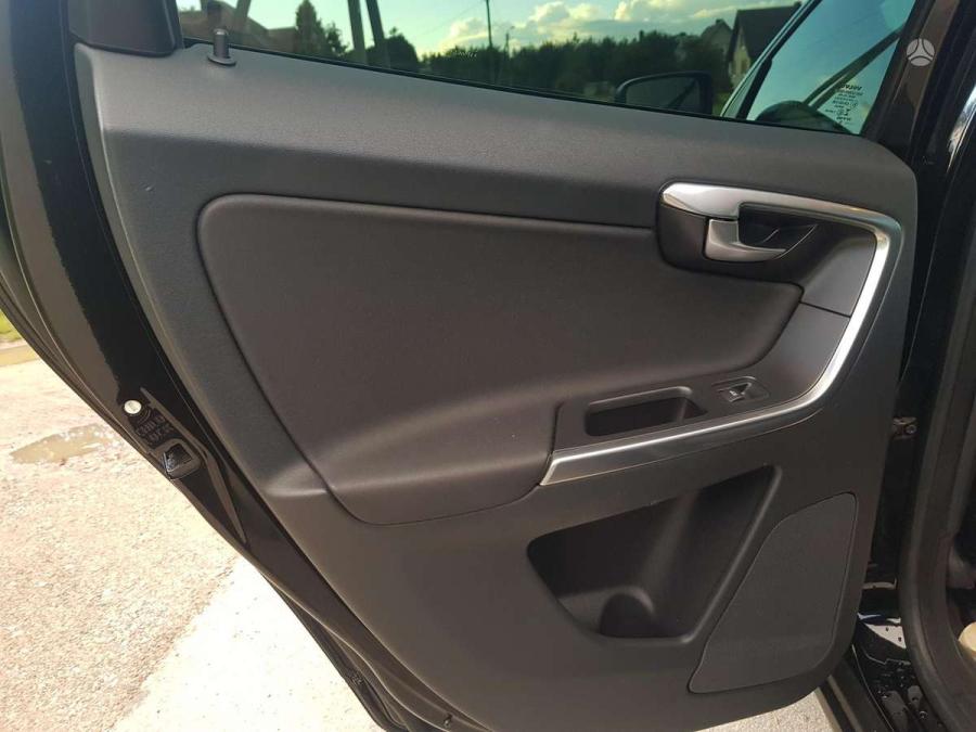 Black Volvo XC60 2013 in Pakruojis, with an engine capacity of 2.00 L and mileage of 206 thousand km for 10699 €, photo 21 on AUTOMOTO.COM.LV