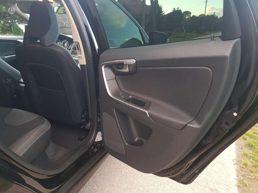 Black Volvo XC60 2013 in Pakruojis, with an engine capacity of 2.00 L and mileage of 206 thousand km for 10699 €, photo 23 on AUTOMOTO.COM.LV