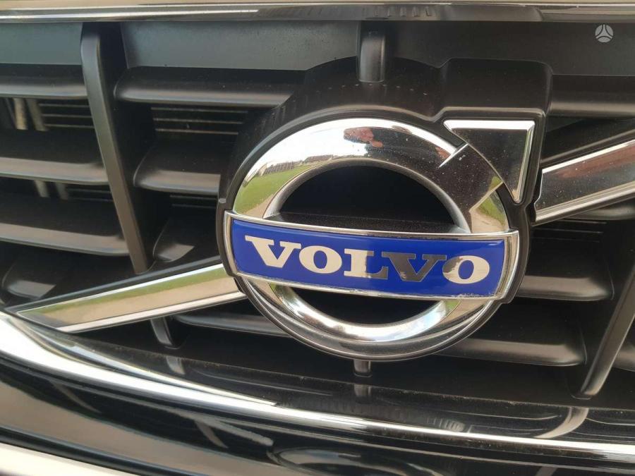 Black Volvo XC60 2013 in Pakruojis, with an engine capacity of 2.00 L and mileage of 206 thousand km for 10699 €, photo 24 on AUTOMOTO.COM.LV