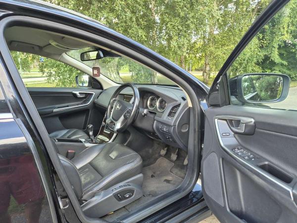 Volvo XC60 2013 in Silute on AUTOMOTO.COM.LV Black Volvo XC60 2013 in Silute, with an engine capacity of 2.00 L and mileage of 201 thousand km for 2850 €, photo 11 on AUTOMOTO.COM.LV