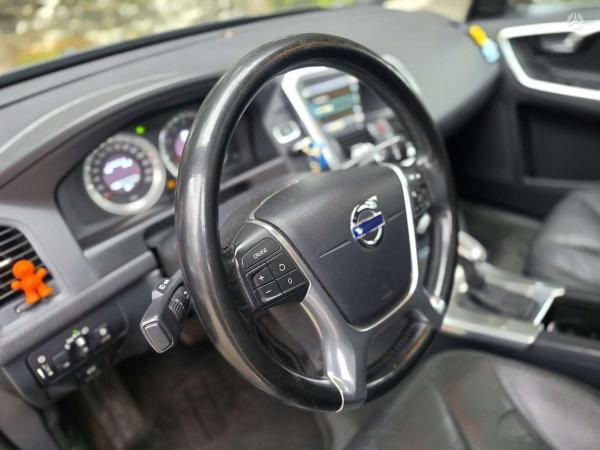 Melns Volvo XC60 2013 Plungė, ar dzinēja tilpumu 3.20 L un nobraukumu 195 tūkst. km par 7650 €, foto 7 vietnē AUTOMOTO.COM.LV